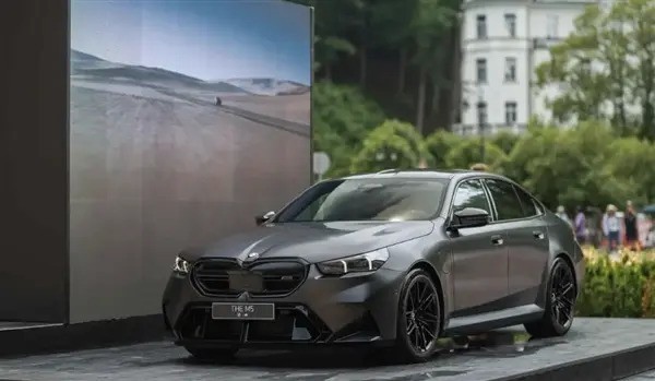 4.4T V8插混系统 全新宝马M5海外亮相（全文）_宝马M5 2021款 M5_汽车新闻-中关村在线