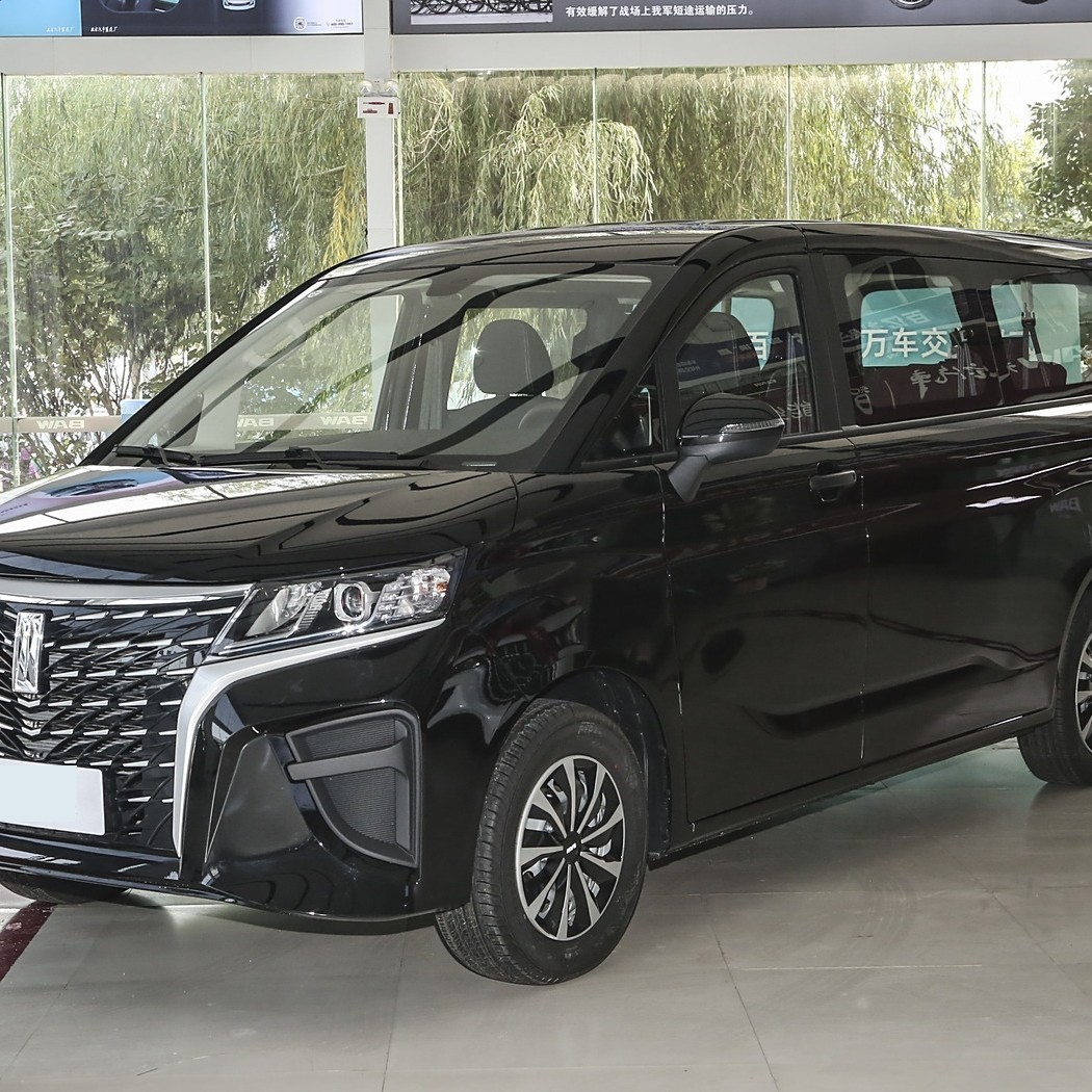 10万元内7座MPV推荐：北汽锐胜王牌M7、领途M8实车体验_领途汽车 领途M8 2025款 1.6L 长轴舒适型 6座_汽车-中关村在线