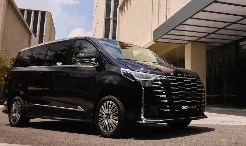 上汽大通全新一代G10官图发布 美女小姐姐试驾感受来了_上汽大通MAXUS G10 2021款 2.0T 自动精英版 柴油 9座_汽车新闻-中关村在线