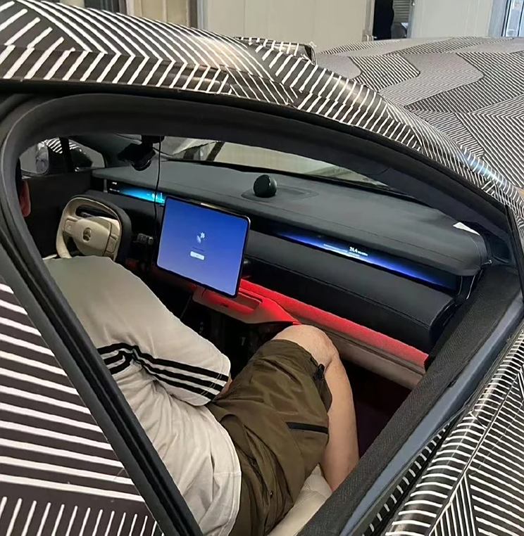 惊了！蔚来ET9内饰谍照曝光：搭载驾驶舱环屏_蔚来ET9 2024款 基本型_汽车新闻-中关村在线