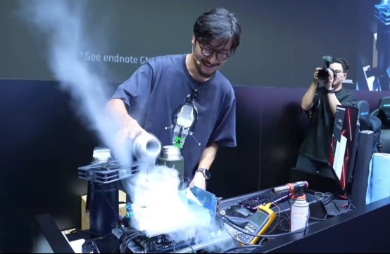 华硕显卡亮相2024ChinaJoy Tony大叔大秀液氮超频（全文）_AMD Ryzen 9 9950X_游戏硬件键鼠外设-中关村在线