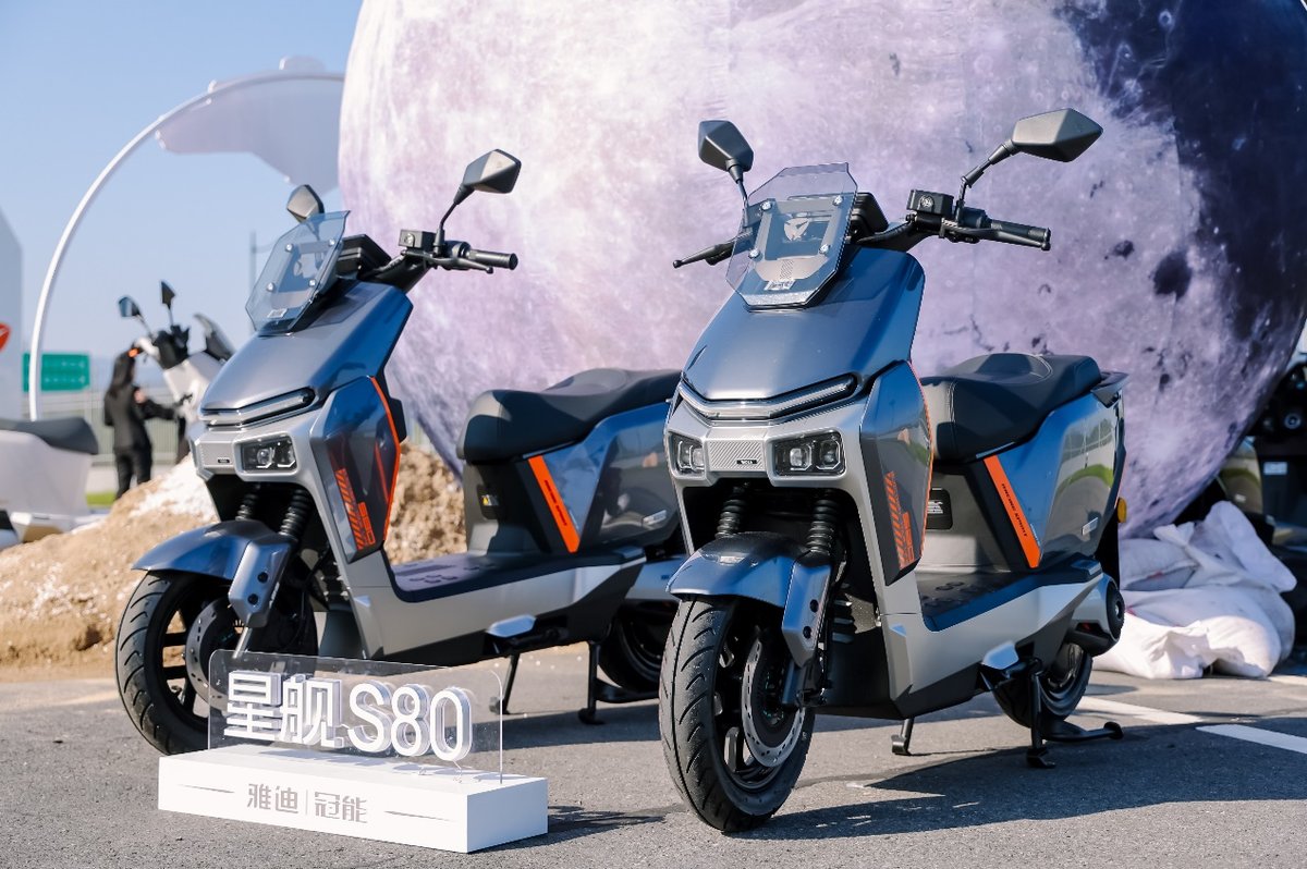 雅迪冠能星舰S80全球热销：万元级电摩“守门员”，满级配置领航！_业界资讯-中关村在线
