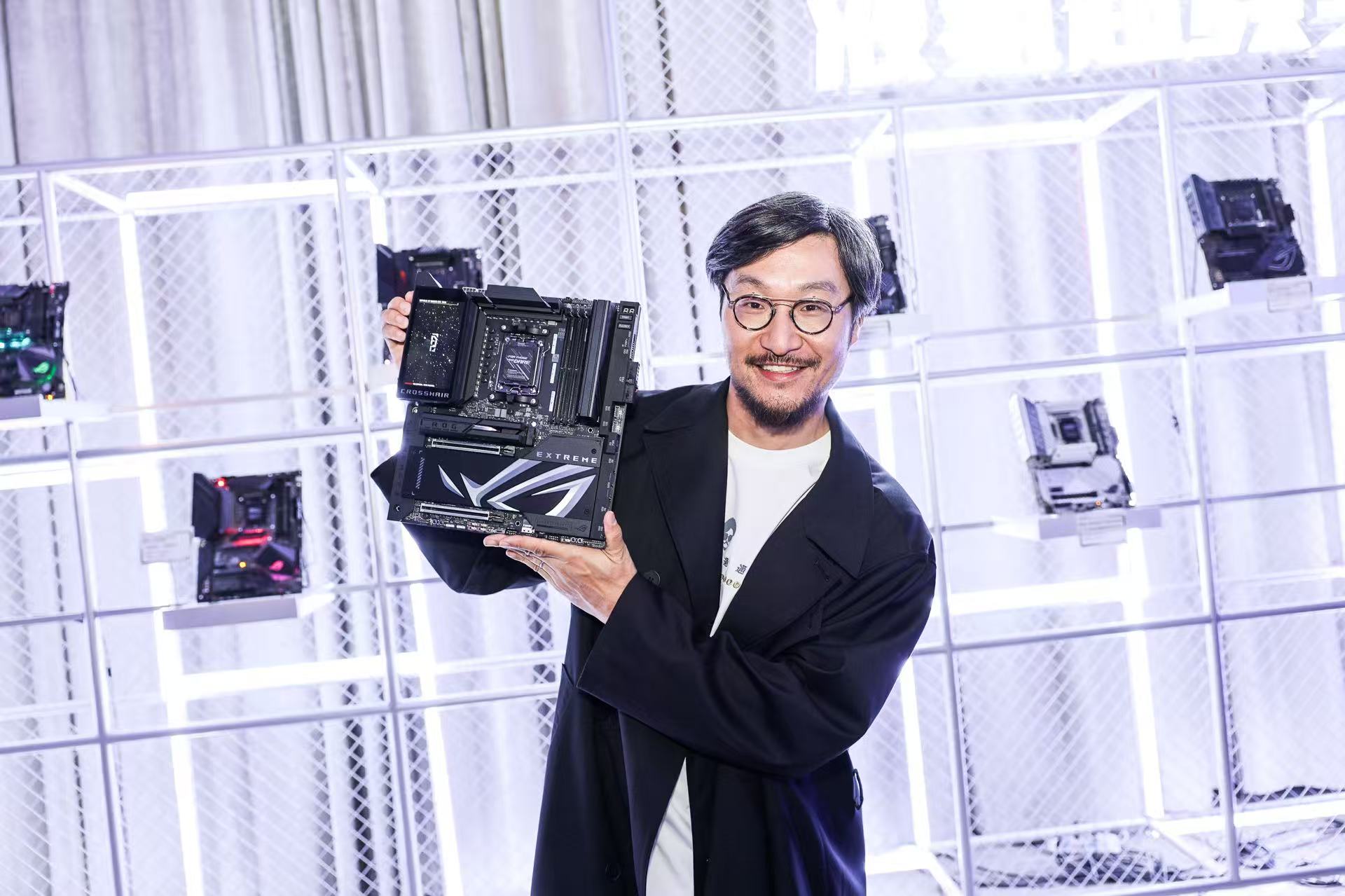 湘聚金字塔！华硕主板引爆ROG DAY 2025信仰狂欢_游戏硬件主板-中关村在线