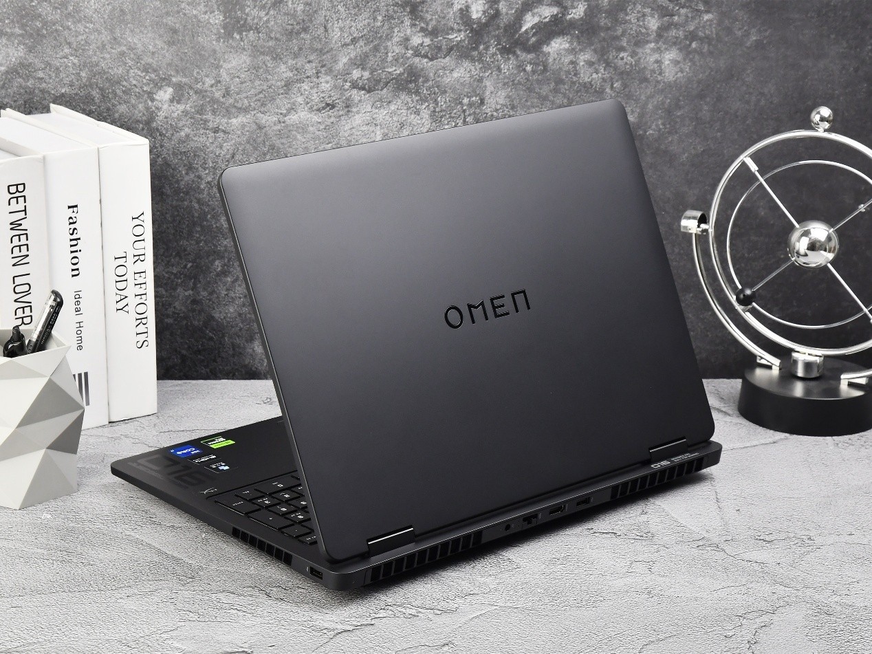 性价比、质价比全都要 OMEN暗影精灵 11 游戏笔记本评测_惠普 暗影精灵11(i7 14650HX/RTX5070/16G/1TB 黑色)_笔记本评测-中关村在线