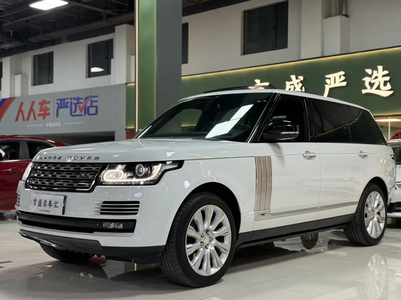 路虎揽胜3.0T 340马力新车176.8万元 二手车价格仅60多万_路虎 揽胜 2023款 4.4 V8 SV尊荣创世版_汽车新闻-中关村在线