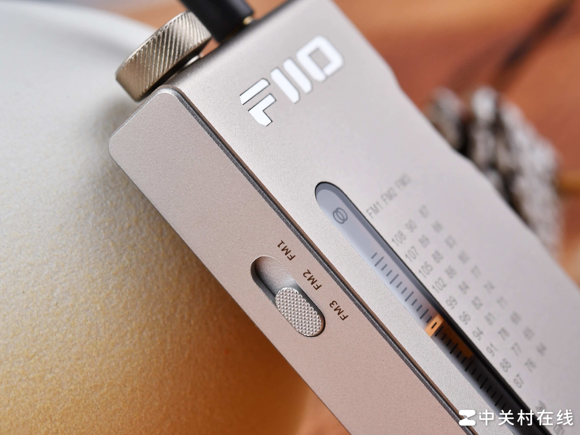 用指尖，找回电台的声音记忆：飞傲RR11便携式收音机耳放深度体验_数码影音音频-中关村在线