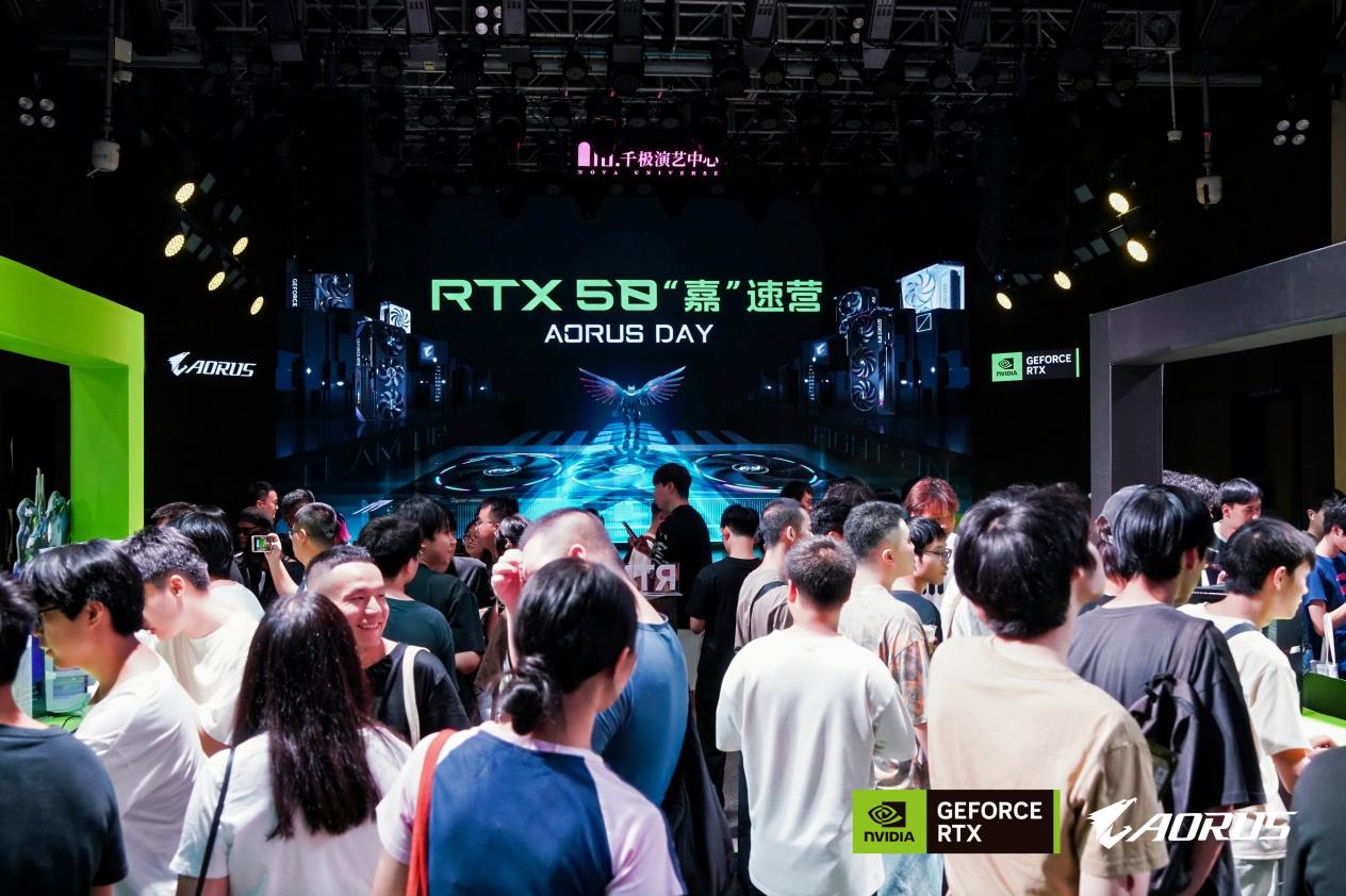 玩家齐赴技嘉AORUSDAY山城之约，RTX50“嘉”速营奏响电竞狂想曲_技嘉 AORUS GeForce RTX 5090 D MASTER 32G_游戏硬件主板-中关村在线