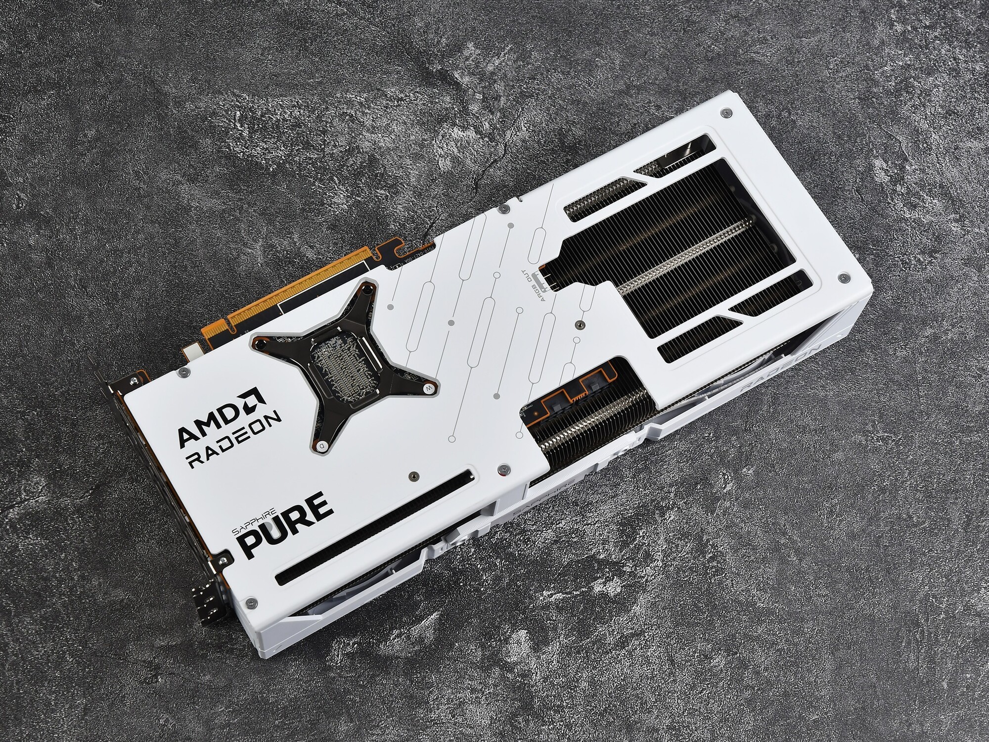 蓝宝石 RX 9070GRE 12G极地显卡 极致2K性能3799元_游戏硬件显卡-中关村在线