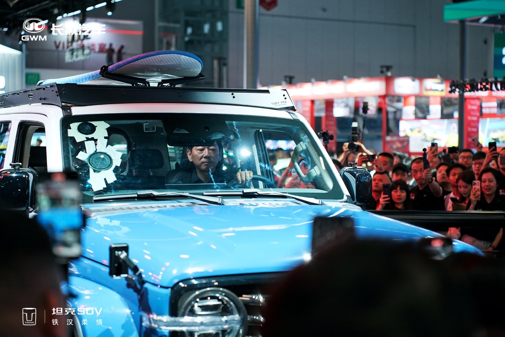 张雨绮亮相坦克展台 全新坦克500Hi4-T/Z智享版闪耀成都车展（全文）_坦克500新能源 2025款 Hi4-Z 一定红_汽车厂商动态-中关村在线