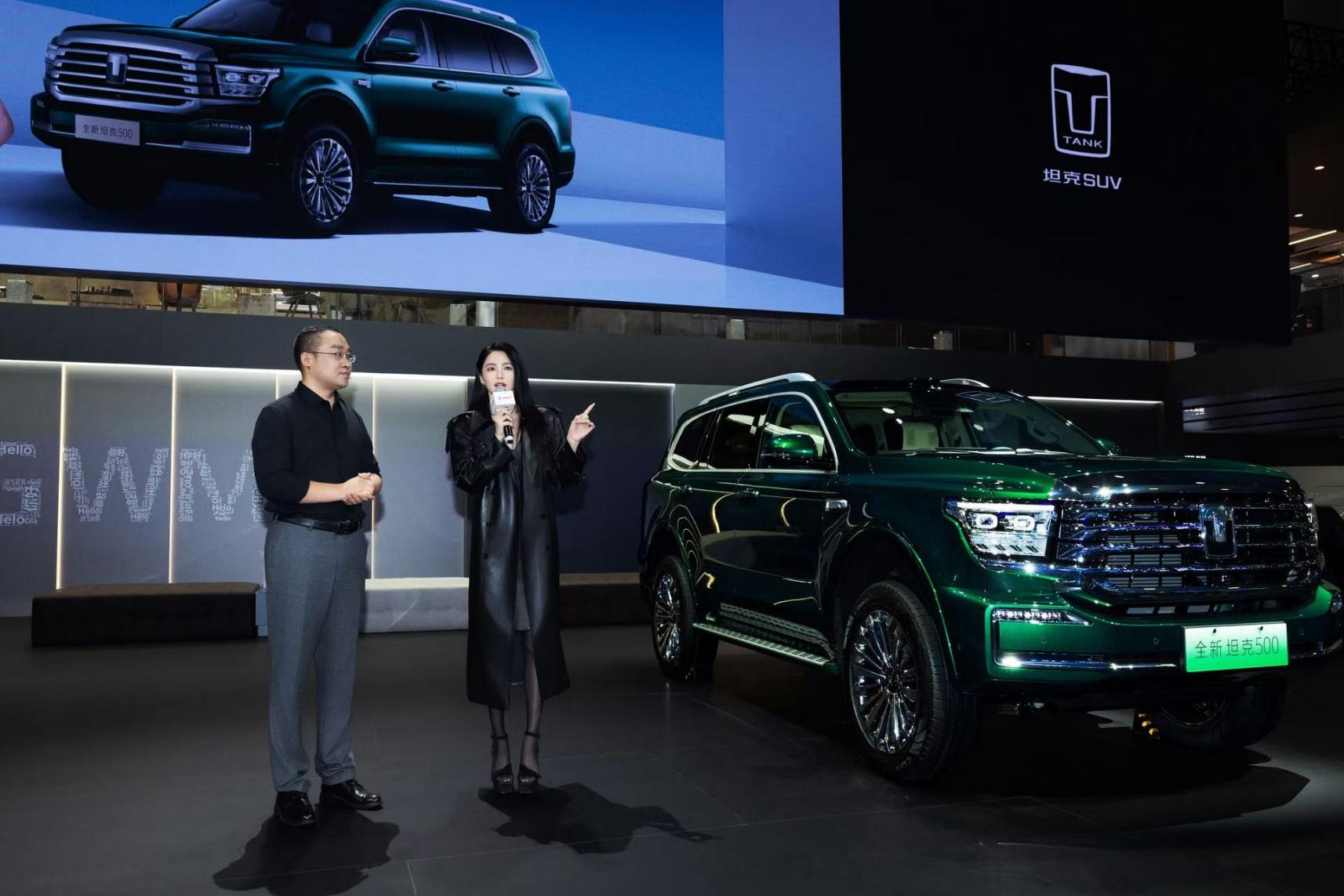 张雨绮亮相坦克展台 全新坦克500Hi4-T/Z智享版闪耀成都车展_坦克500新能源 2025款 Hi4-Z 一定红_汽车厂商动态-中关村在线