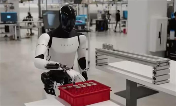 特斯拉人形机器人Optimus V3集成Grok语音助手_人工智能-中关村在线