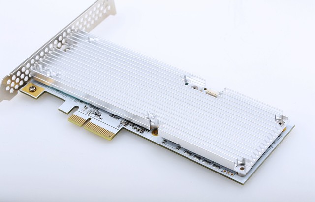 心动的感觉 解析HOF PCI-E AIC的设计之美（全文）_影驰 HOF PCIe AIC_固态硬盘新闻-中关村在线
