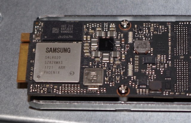 三星展示全新NGSFF接口固态 单个容量可达16TB（全文）_三星 900X3L-K01_笔记本新闻-中关村在线