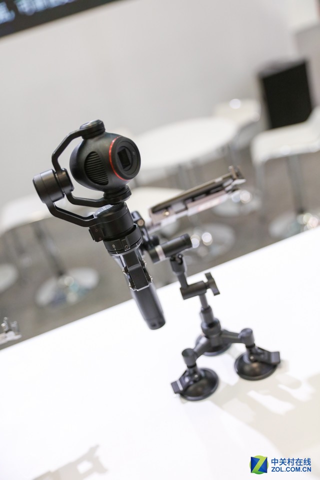 P&E2017 大疆展台的专业和民用无人机_大疆 PHANTOM 4 PRO_数码影音新闻-中关村在线