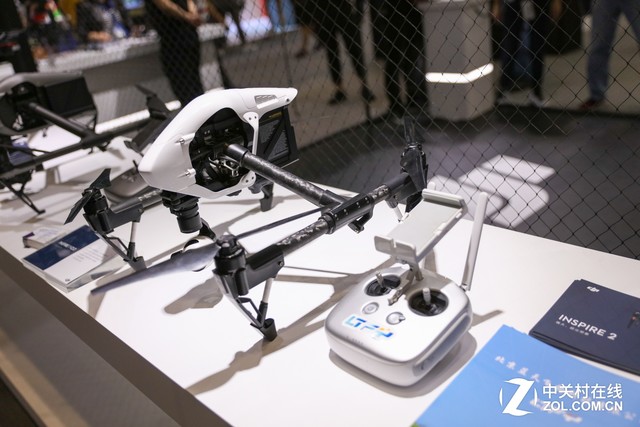 P&E2017 大疆展台的专业和民用无人机_大疆 PHANTOM 4 PRO_数码影音新闻-中关村在线