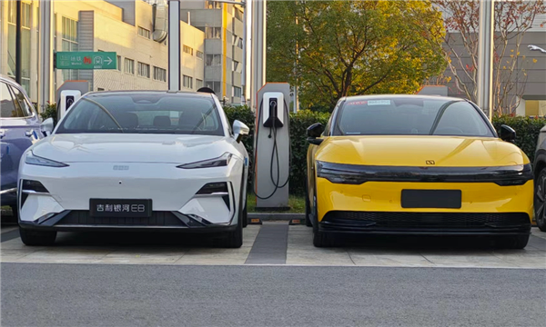 银河E8、极氪007同框：20万级新晋纯电怎么选_业界资讯-中关村在线