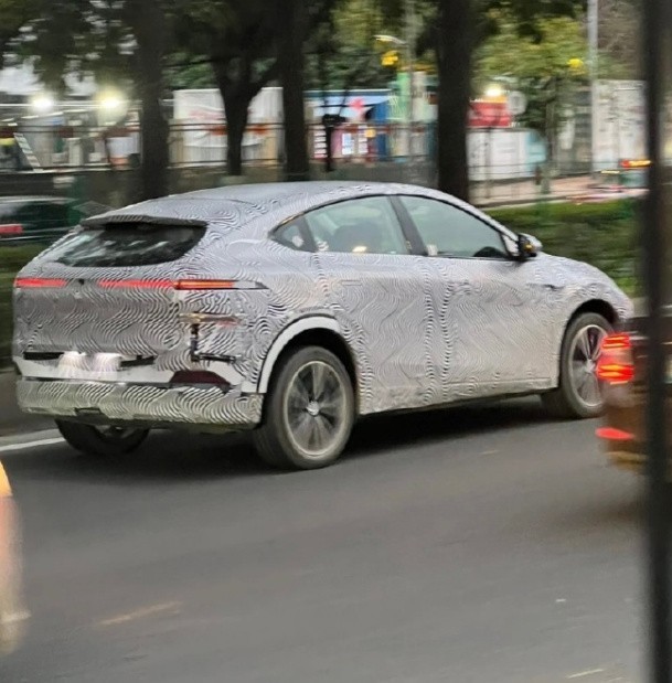 对标特斯拉，小鹏全新 SUV 小鹏 G7 谍照曝光_业界资讯-中关村在线