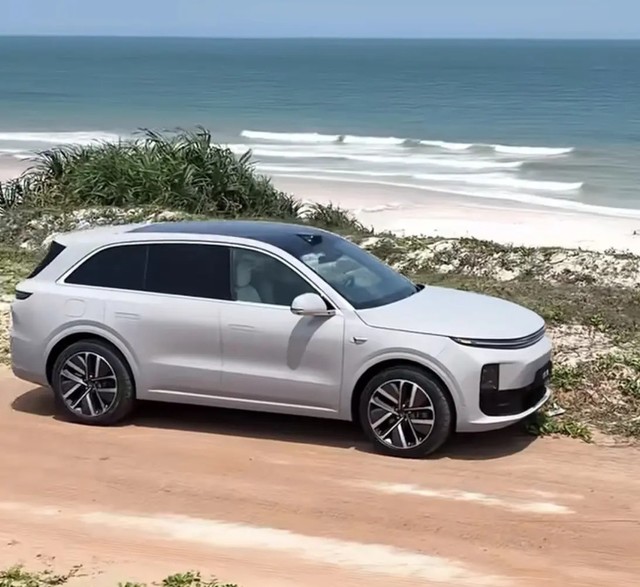 理想L6实车图曝光：新车采用年轻化设计轮廓（全文）_理想汽车 理想L7 2023款 Max_汽车科技新闻-中关村在线