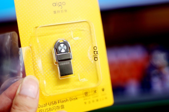 大一新生买什么样优盘?aigo U358双口优盘，小巧迷你多用途速度还快_游戏硬件存储-中关村在线