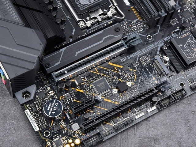 12代小钢炮 华硕B660重炮手D4 WIFI主板图赏_华硕 TUF GAMING B660M-PLUS WIFI D4_游戏硬件主板-中关村在线