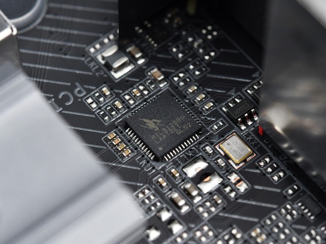 用料强悍 技嘉B760小雕AX主板图赏_技嘉主板_游戏硬件主板-中关村在线