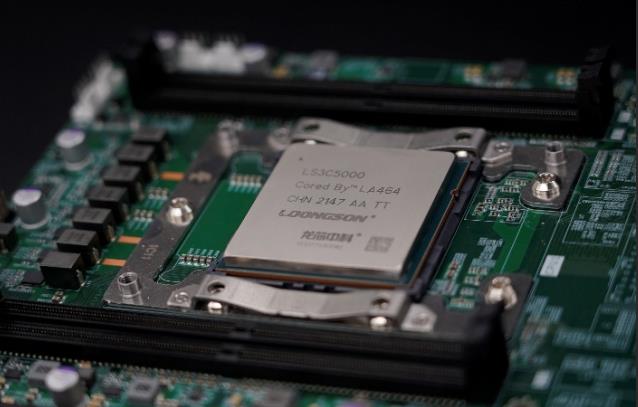 32核国产CPU已完成研发 16核版性能已媲美ARM 64核_笔记本新闻-中关村在线