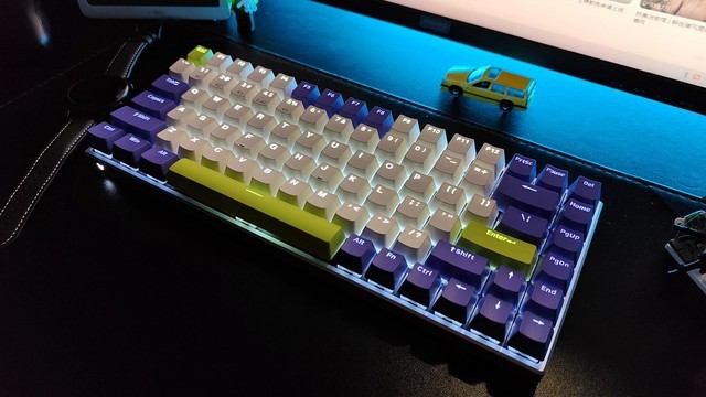 极致触感 高颜值75%配列：雷柏V700-8A多模无线游戏机械键盘试玩_雷柏 V700-8A机甲紫多模无线游戏背光机械键盘_游戏硬件键鼠外设-中关村在线