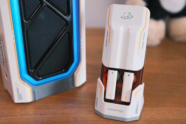 星际战舰、未来美学，魅族PANDAER×猫王XOG白金星舟蓝牙耳机测评_魅族 PANDAER×XOG白金星舟耳机_数码影音音频-中关村在线