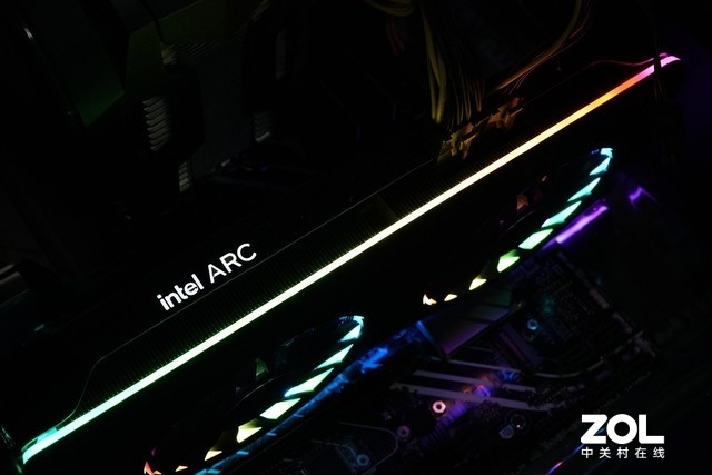 炫酷RGB灯效+类肤质感卡身 开箱英特尔锐炫A750/A770_笔记本评测-中关村在线